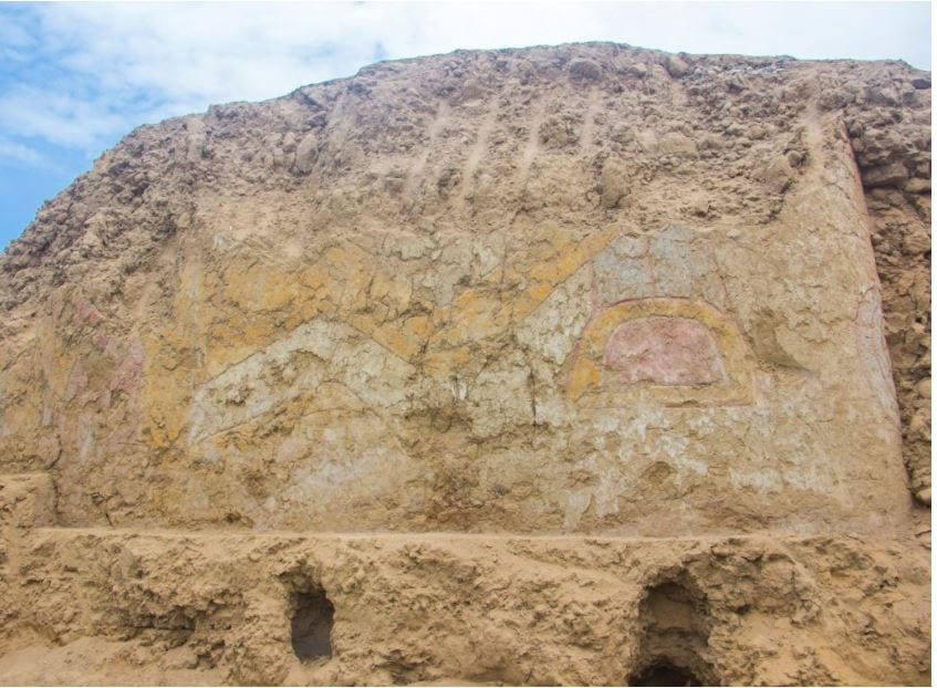 Archaeologists discover 3200 year old Mural in Peru - Magzoid Magazine