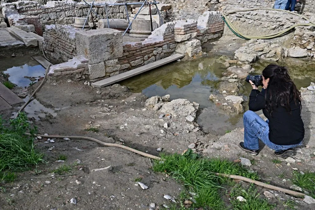 Village garbage man helped unearth ancient roman statues in Tuscany ...
