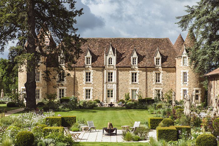 Exploring Art, Nature, and Biodiversity at Domaine des Etangs - Magzoid ...